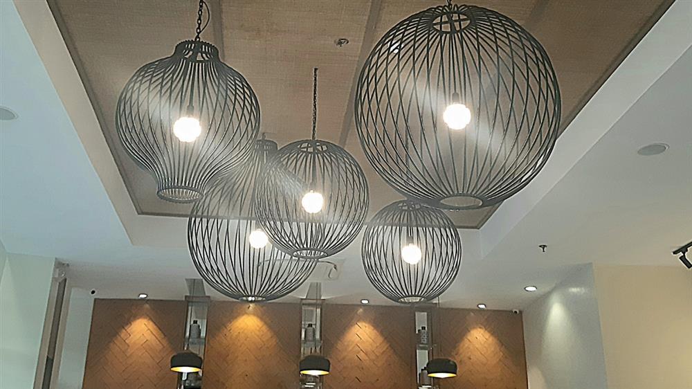 8 Innovative Lighting Designs for Modern Retail Spaces