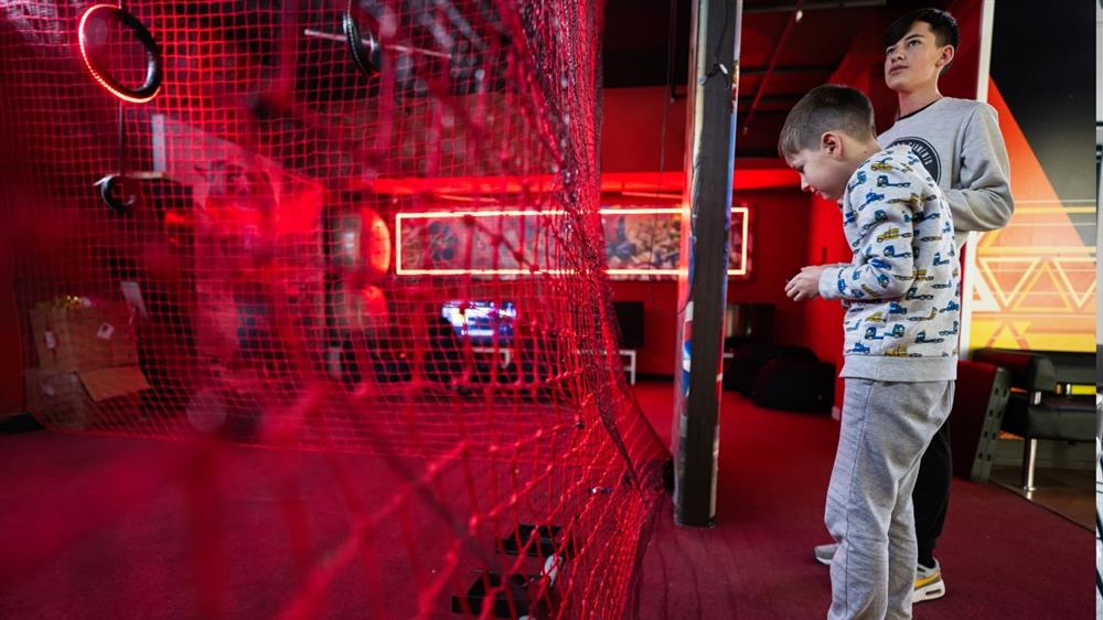 8 Innovative Lighting Designs for Modern Retail Spaces