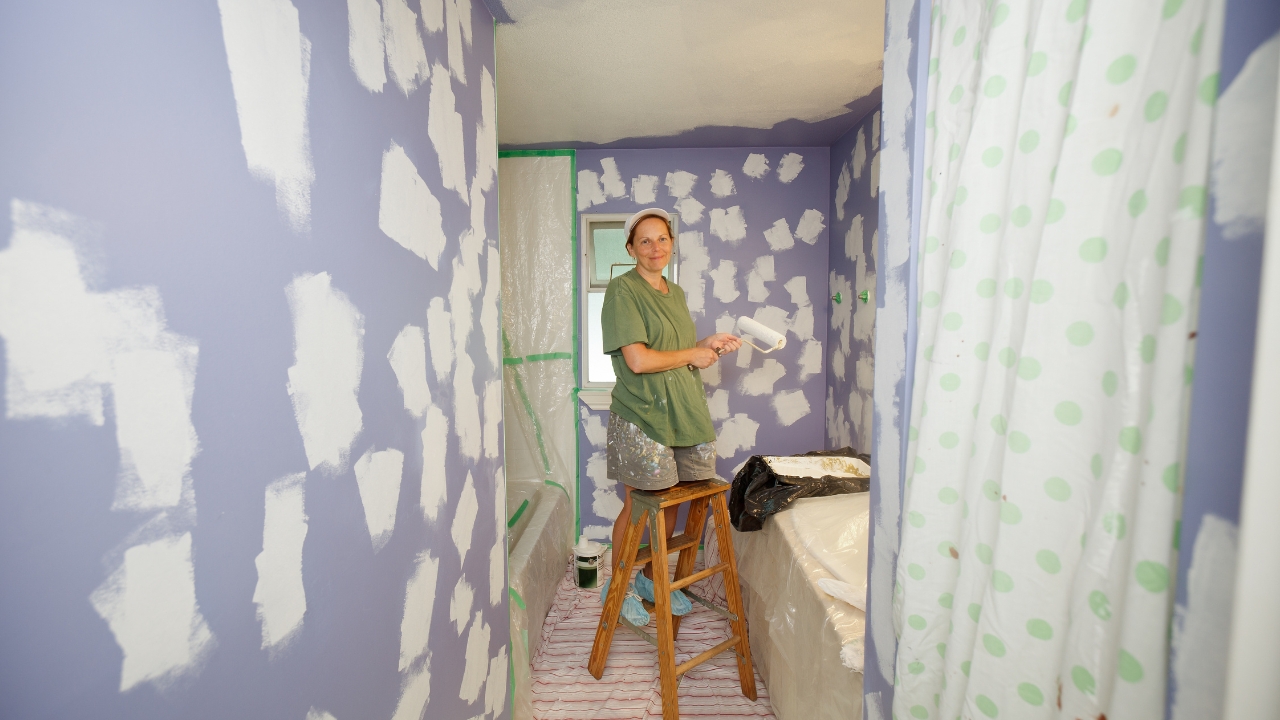 Guide to Choosing the Right Bathroom Paint: Tips & Tricks